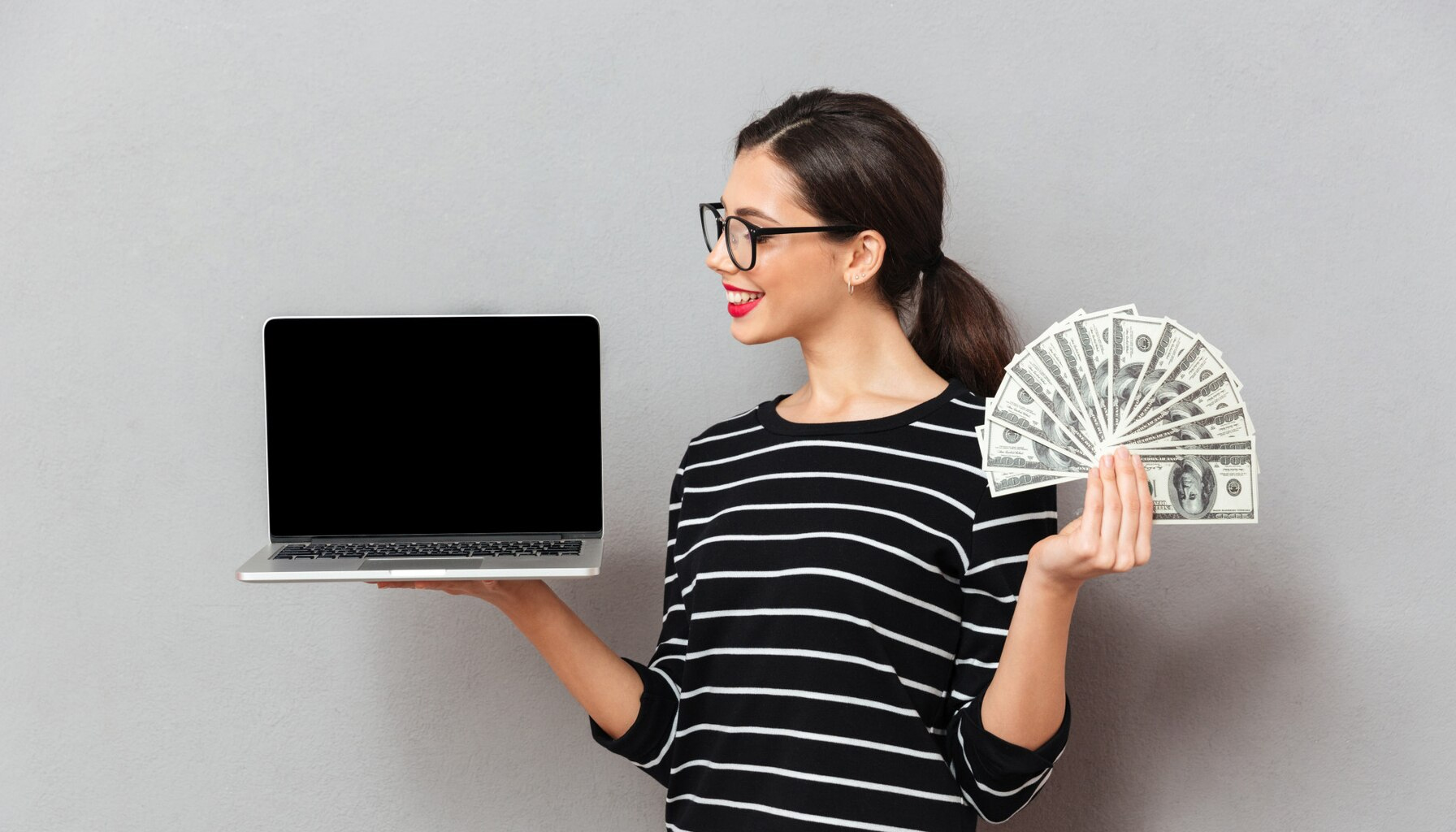 The Power of Passive Income: Selling Digital Products 24/7 - Dgtally